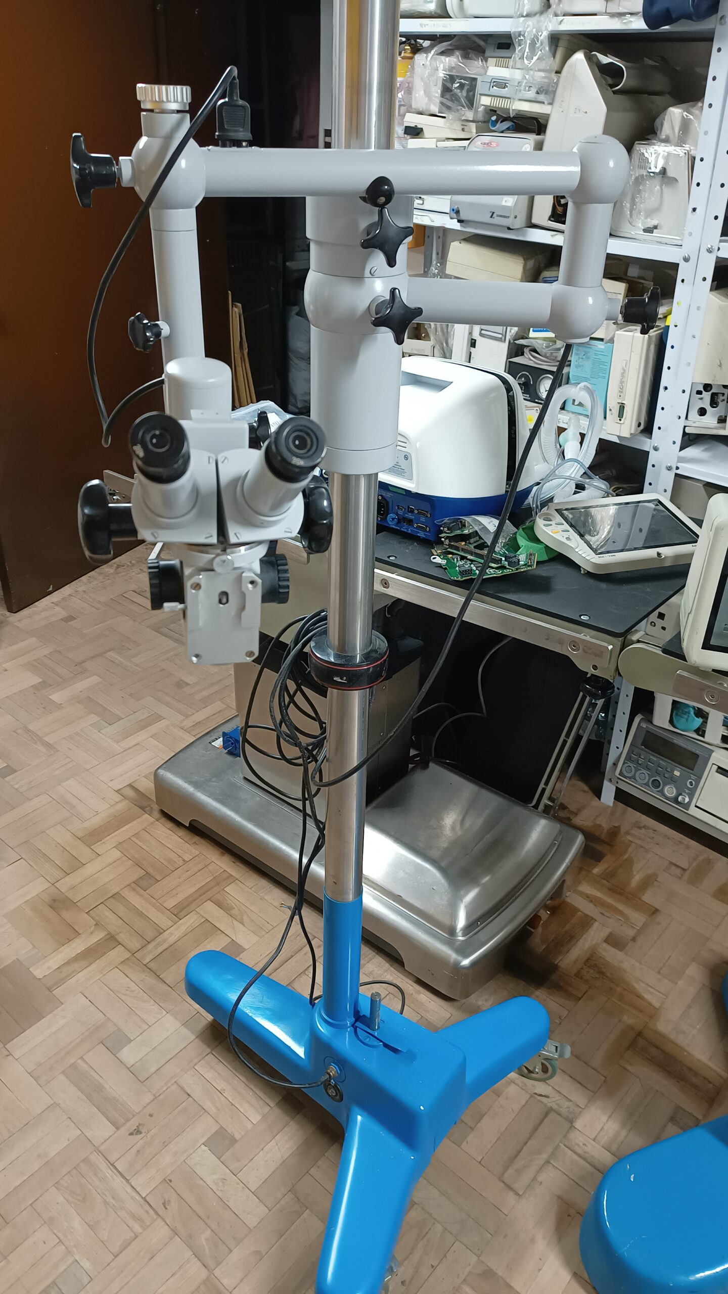 Microscopio quirúrgico Carl Zeiss opmi 1 – Equipos Médicos de América