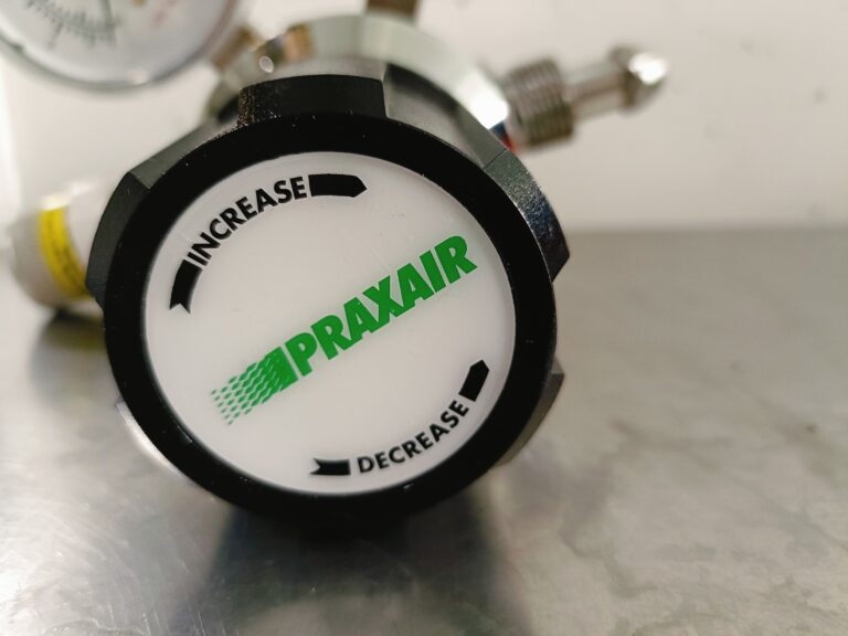 Regulador Praxair doble reloj – Equipos Médicos de América